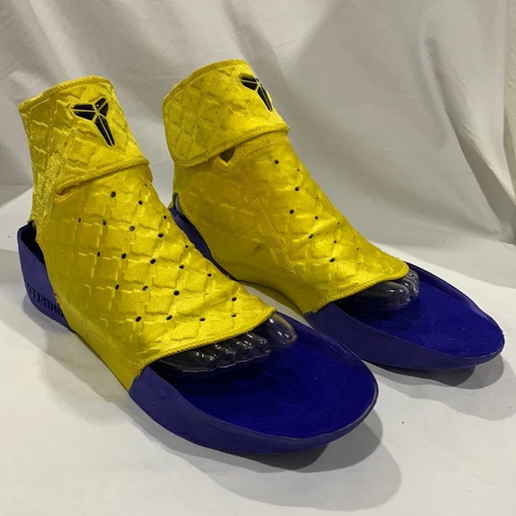 Nike | Shoes | Nike Zoom Kobe Play Strong System Supreme ...